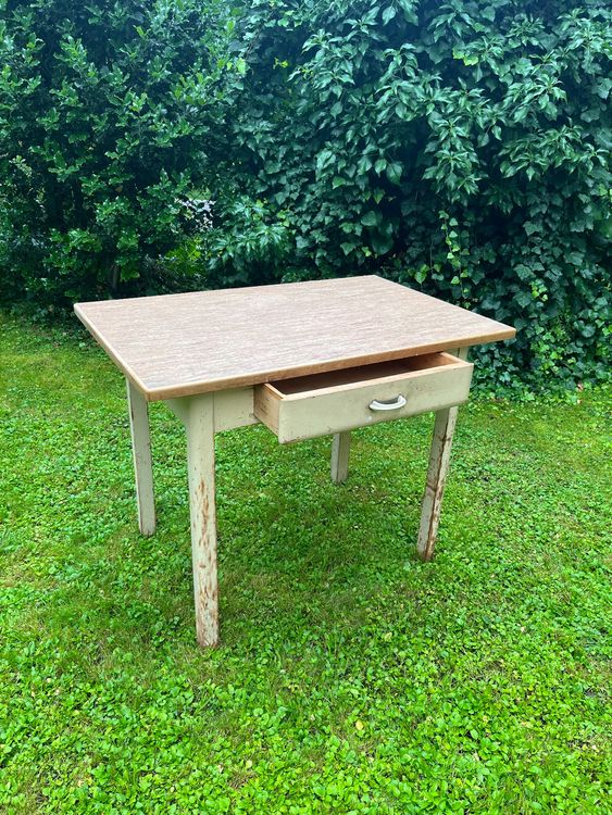 Tisch mit Schublade (Gebraucht) in Basel für CHF 3 – nur Abholung auf ...