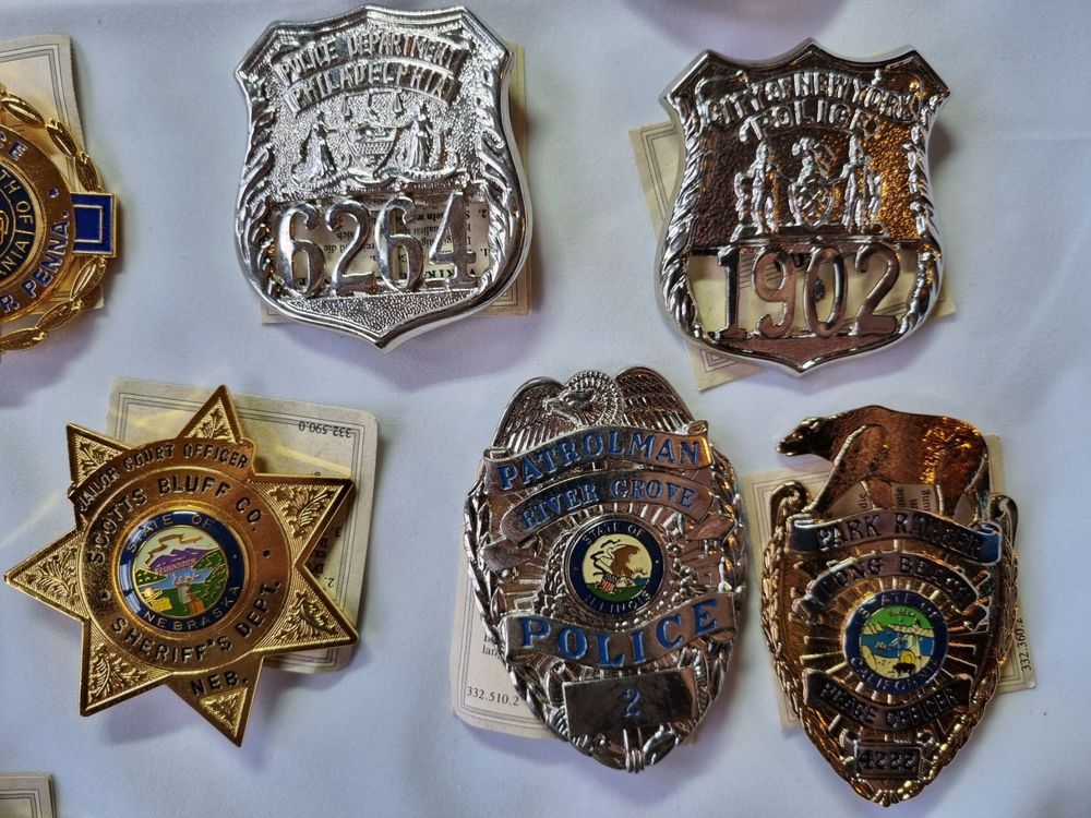 Polizeiabzeichen/Polizeimarken aus Metal (Gebraucht) in Grabserberg für CHF 56 – mit Lieferung ...