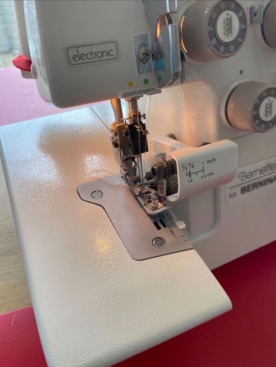 BERNETTE 334 DS Overlock Nähmaschine | Kaufen auf Ricardo