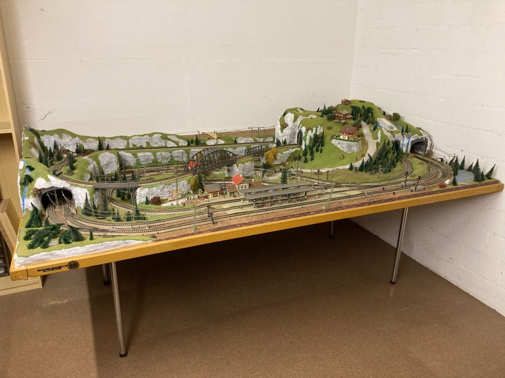 Grosse Märklin Modell HO Eisenbahn Komplett Anlage (Gebraucht) in ...