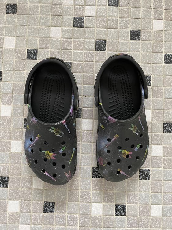 Crocs „out of this world“ (Gebraucht) in Flaach für CHF 11 – mit ...