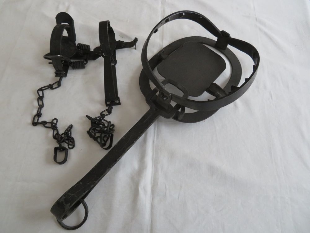 Bärenfalle antik und zwei Trapperfallen als Deko (Gebraucht) in ...