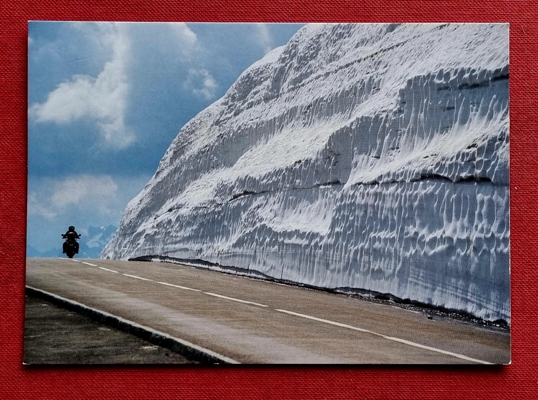 Gotthard - Passtrasse bei Andermatt - Motor Bike im Schnee (Gebraucht) in Rothrist für CHF 3 ...