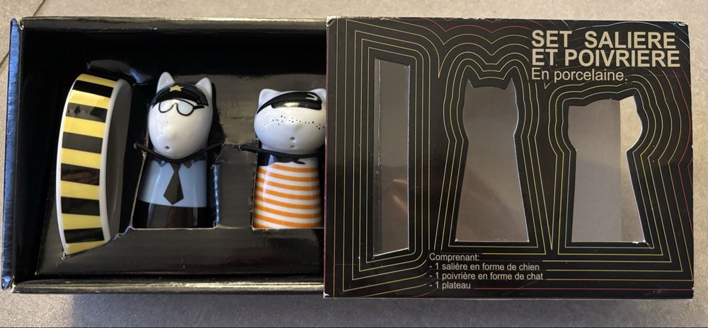 Set salière et poivrier en porcelaine, chien et chat (Neuf (Voir ...