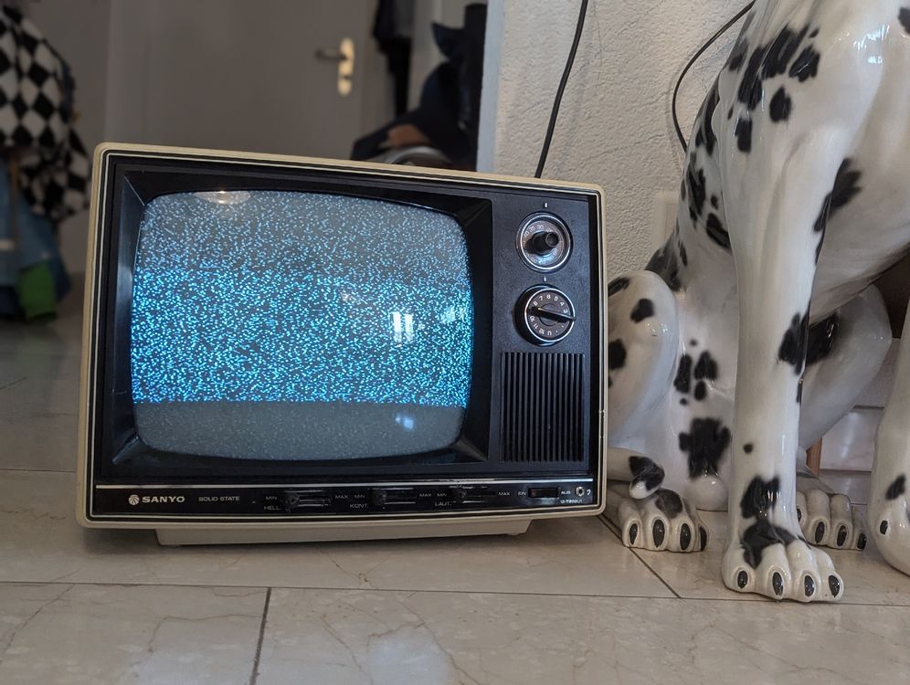 Vintage Sanyo Portable TV, Retro TV, 70s Decor | Kaufen auf Ricardo