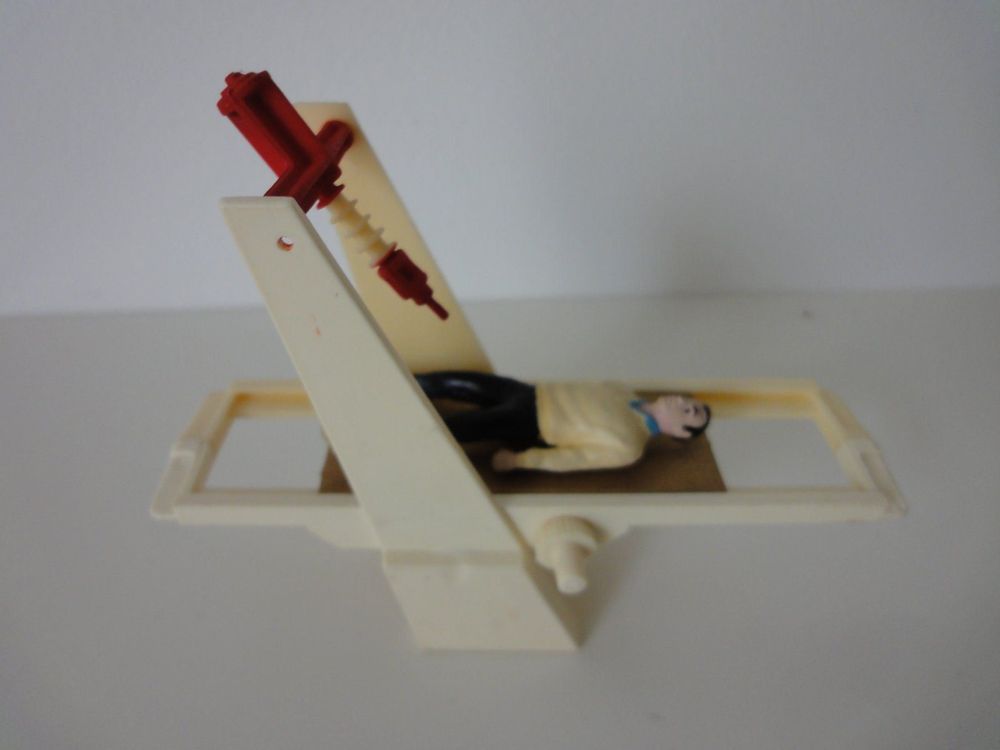 J. Bond/the laser table from Goldfinger | Kaufen auf Ricardo