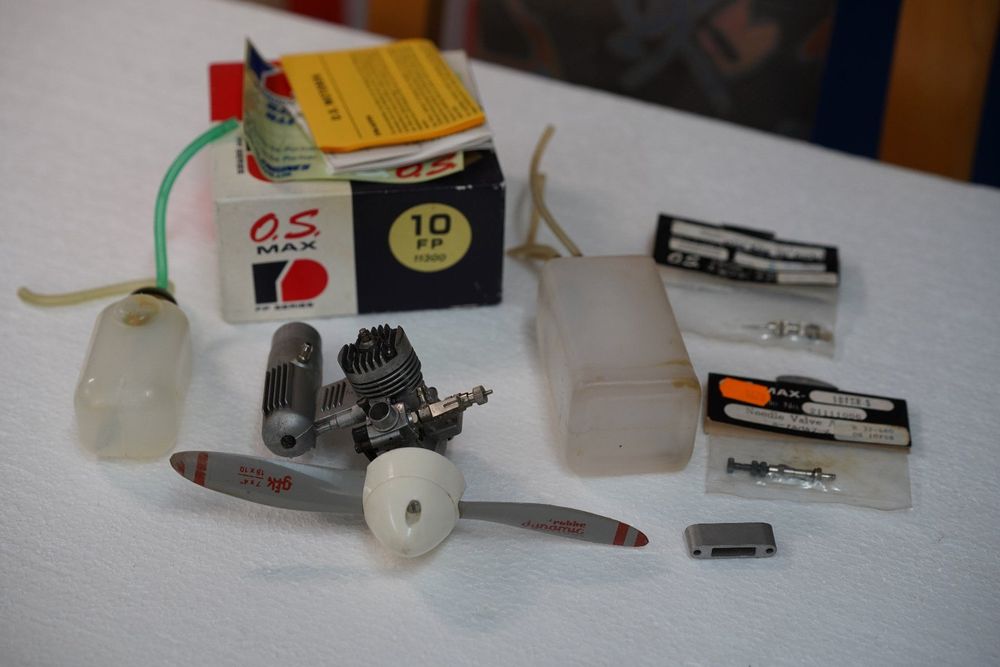 Moteur Max OS 10 FP avec accessoires (Gebraucht) in St-Maurice für CHF ...