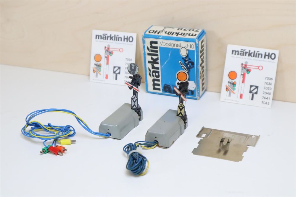 Märklin 3 x Lichtsignal/Vorsignal 7038 (Gebraucht) in für CHF 18 – mit ...