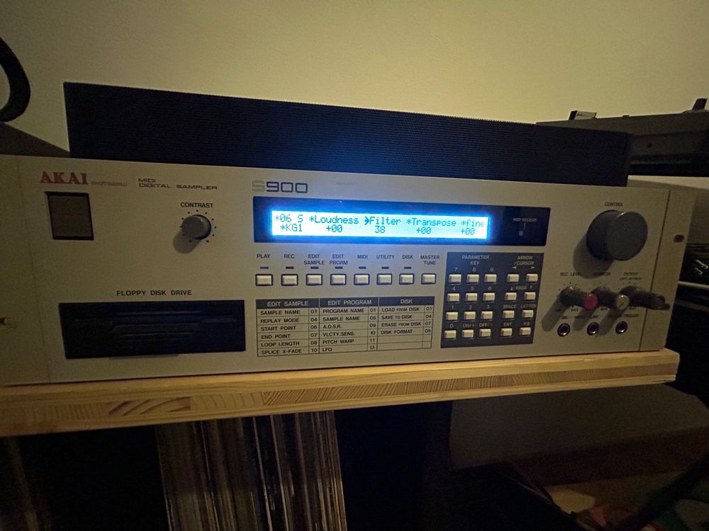Akai S900 12 Bit Sampler, mit neuem Screen und OS 1.2 (Gebraucht) in ...