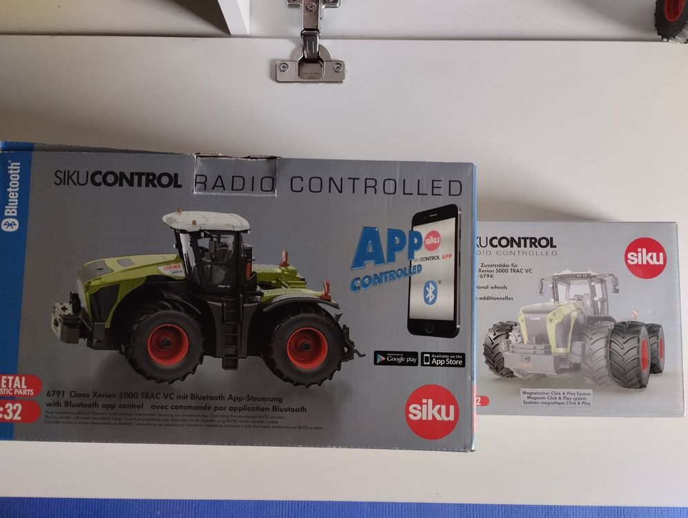 SIKU CONTROL CLAAS XERION 5000 MIT DOPPELRÄDERN (Gebraucht) in Basel ...