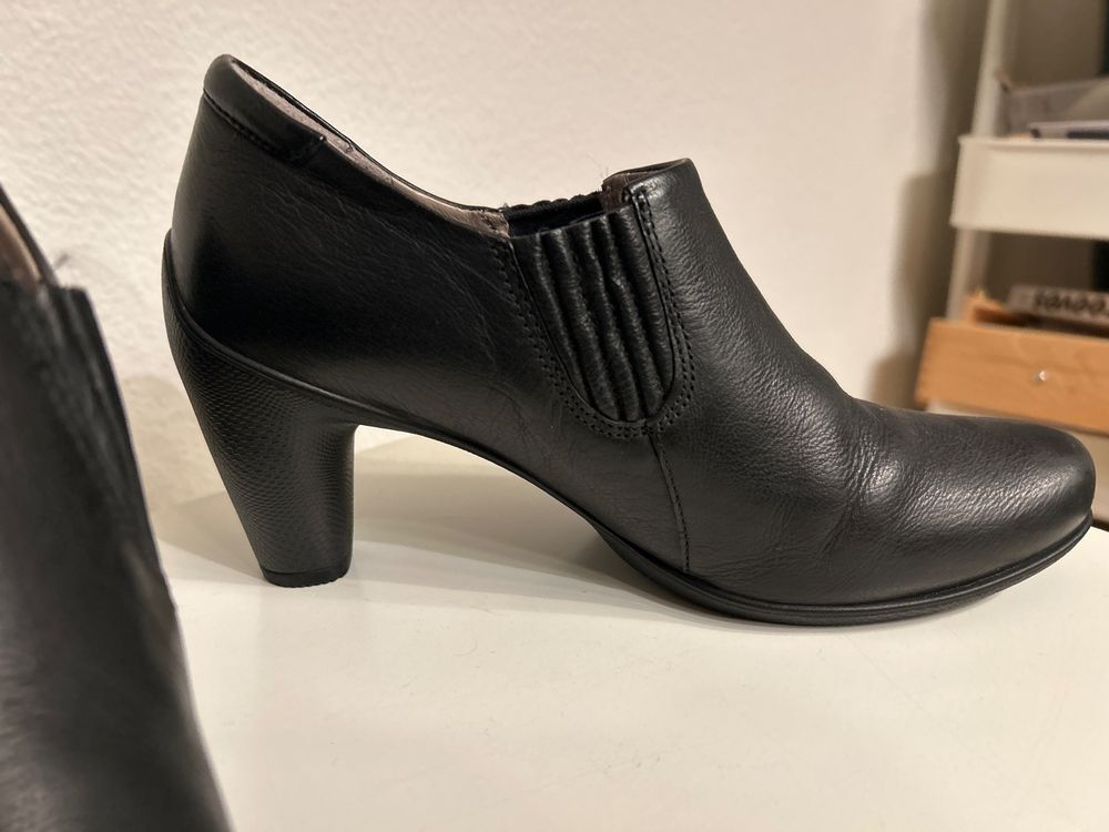 Ecco Pumps Gr 38 (Gebraucht) in Riehen für CHF 20 – mit Lieferung auf Ricardo kaufen