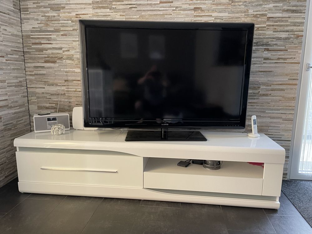 Schnäppchen Lowboard weiss glanz 200x45x45cm (Gebraucht) in Bettlach ...