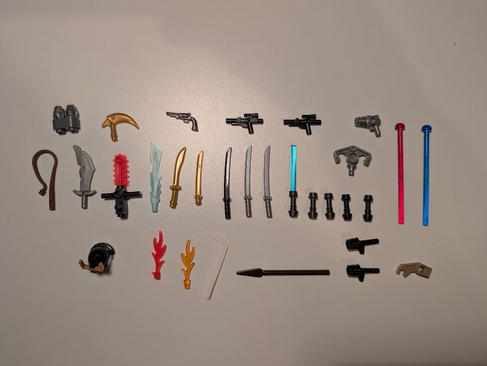 Lego Star Wars, Ninjago, usw. Schwerter, Pistolen usw (Gebraucht) in ...