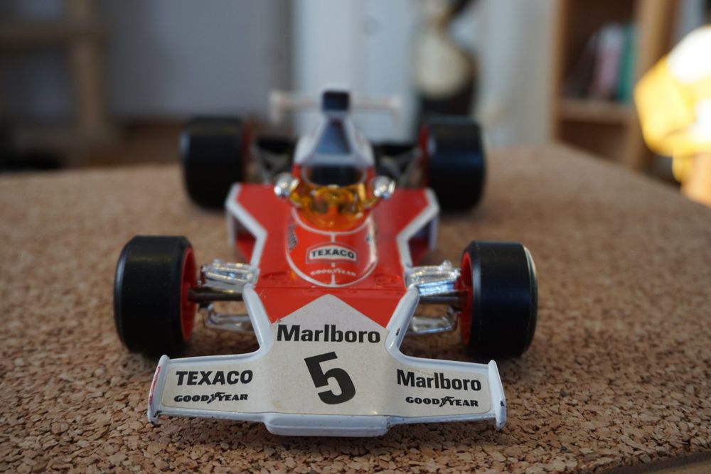 Corgi McLaren M23B F-1 1:18 TOP !!!!!!!!!!!! (Gebraucht) in Reiden für ...