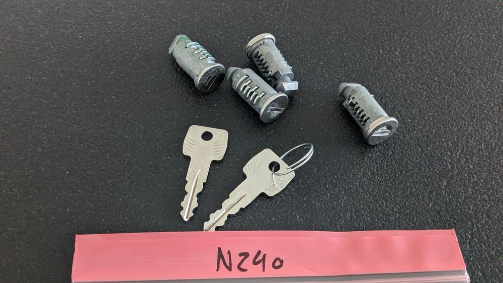 Thule 4 Schlösser + 2 Schlüssel One Key System N240 (Gebraucht) in ...