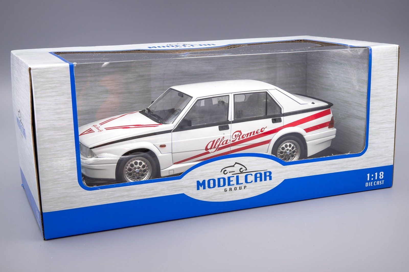 Alfa Romeo 75 Turbo Evoluzione white/red MCG 1/18 NEU (Neu und ...