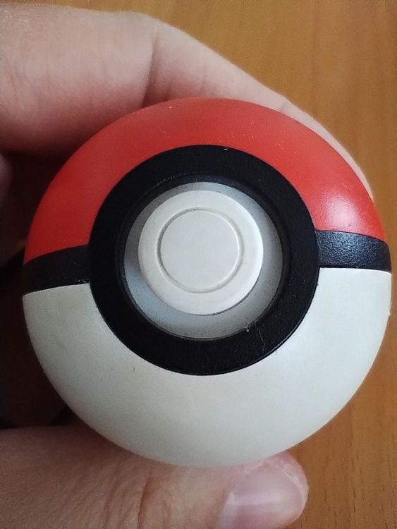 Nintendo Switch controller - Pokeball plus | Kaufen auf Ricardo