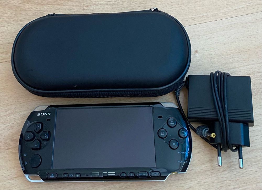 Sony Playstation Portable (PSP) mit Spielen 15 und Filme 16 | Kaufen ...