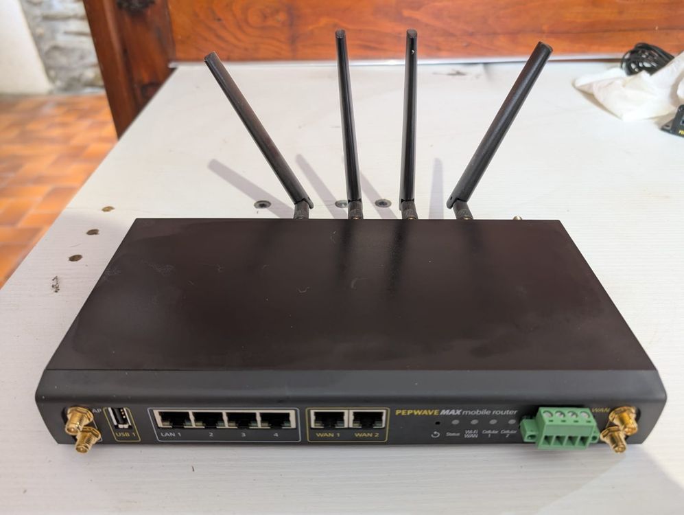 Router 4G/LTE Pepwave MAX HD2 con antenna GPS (Gebraucht) in Cama für ...