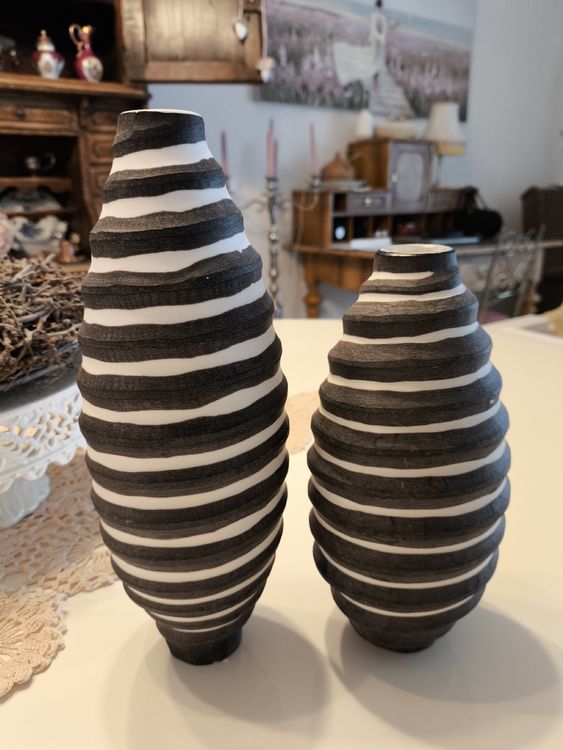 Vasen Set 2er schwarz/weiss (Neu (gemäss Beschreibung)) in Meinisberg für CHF 13.3 – mit ...