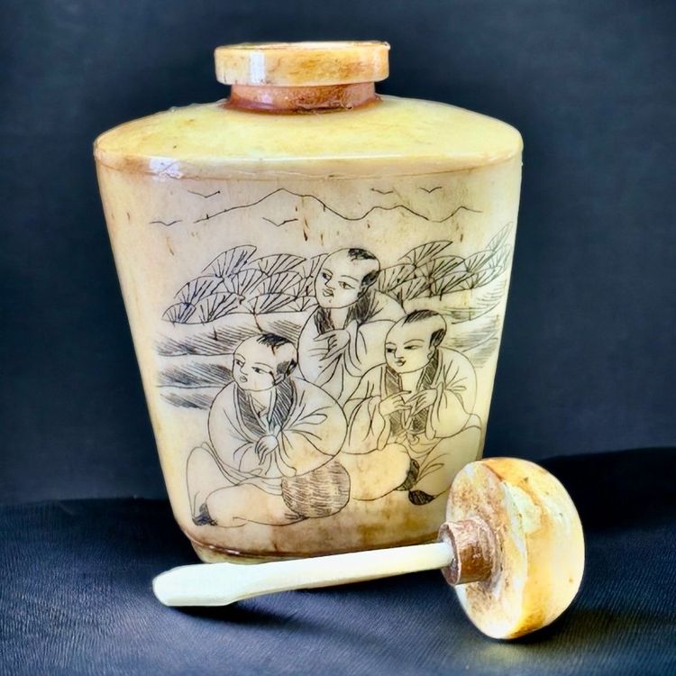 Ancienne tabatière tibétaine en os ou corne à décor gravé (Gebraucht ...