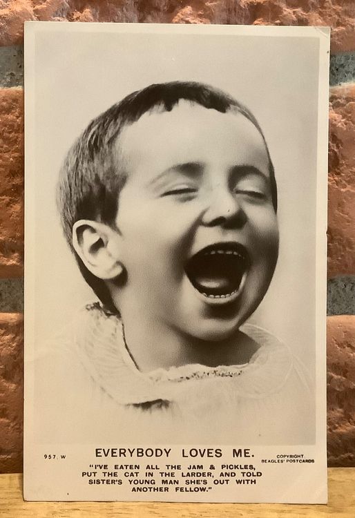 Antike Foto AK EVERYBODY LOVES ME - lachendes Kind - England (Gebraucht) in Root für CHF 1 – mit ...