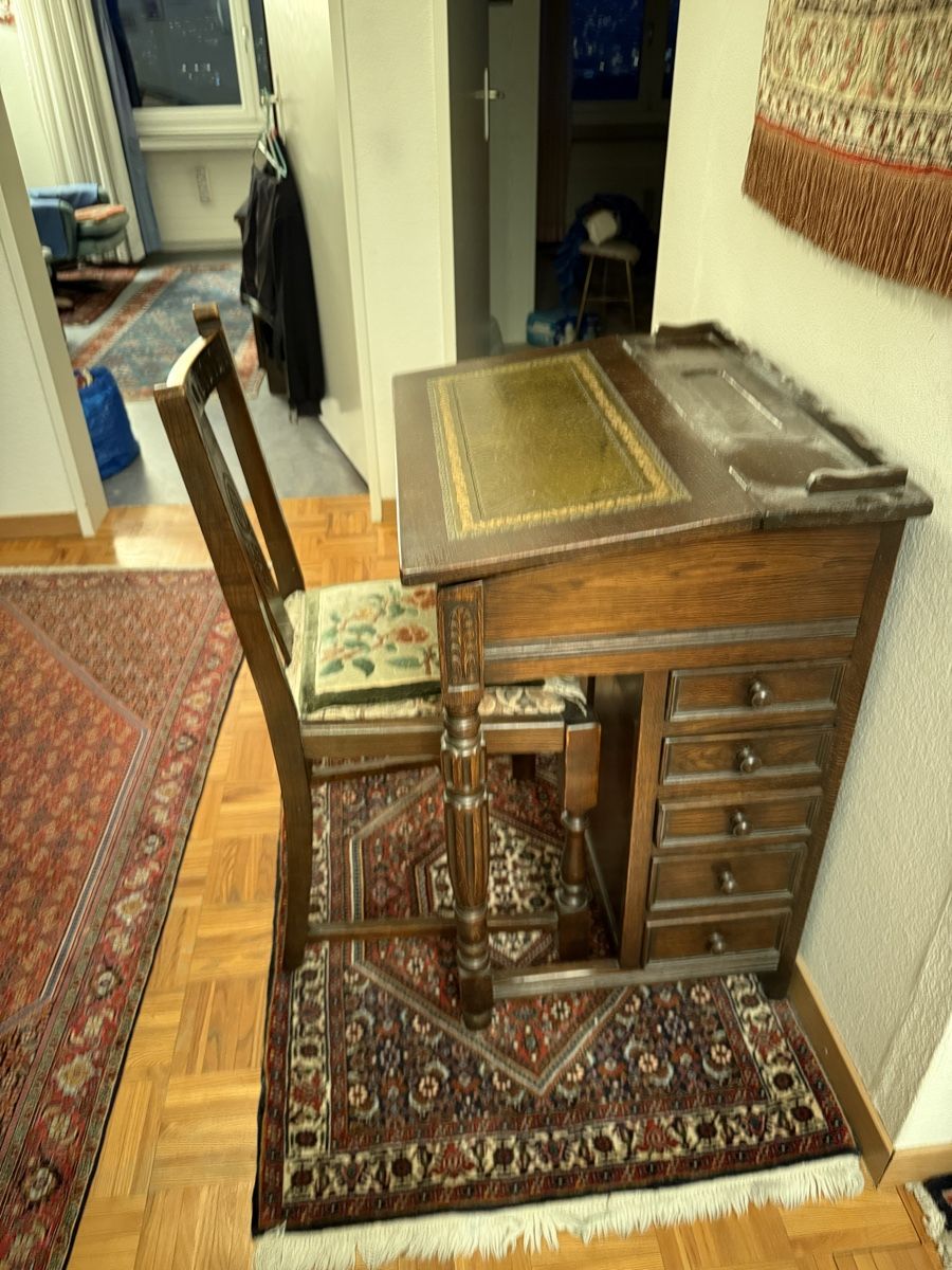 Antique Writing Desk with Chair - Perfect for Study! (Gebraucht) in ...