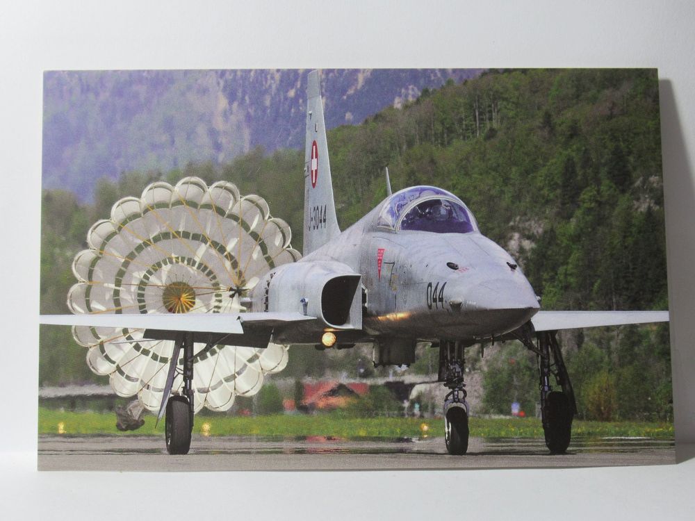 Flugzeug , F - 5S Tiger II - Landung mit Bremsschirm | Kaufen auf Ricardo