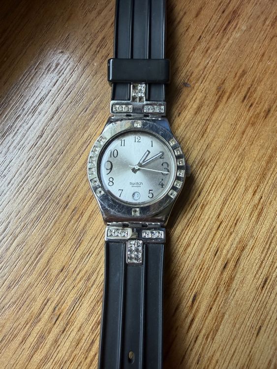 Swatch Irony femme – cadran argenté avec strass (Gebraucht) in Bussigny ...