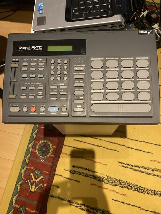 Roland r70 defekt (Defekt) in Triesenberg für CHF 22 – mit Lieferung ...