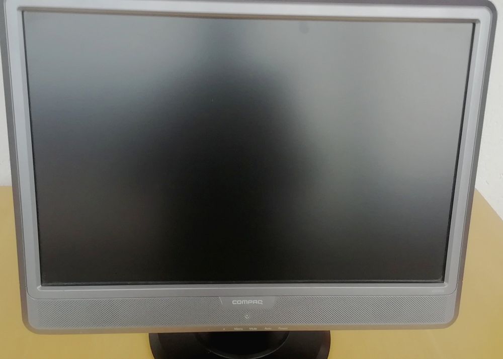 Monitor Compaq 22" mit VGA Anschluss (Gebraucht) in Unterseen für CHF ...