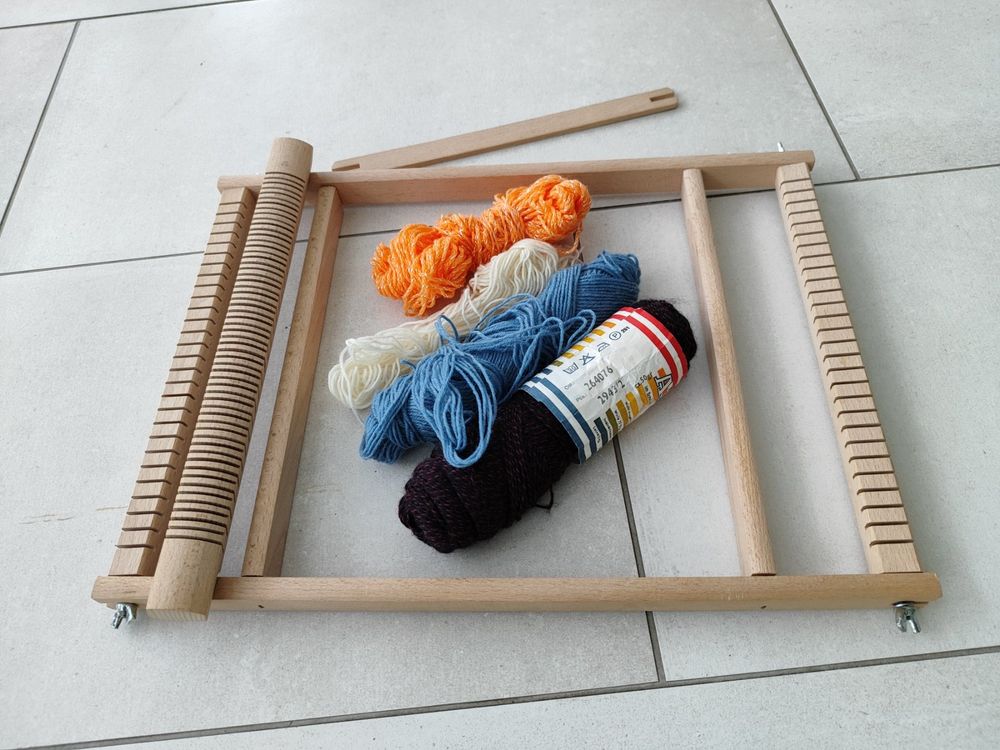 Grosser Webrahmen mit Wolle (Gebraucht) in Seon für CHF 11 – mit ...