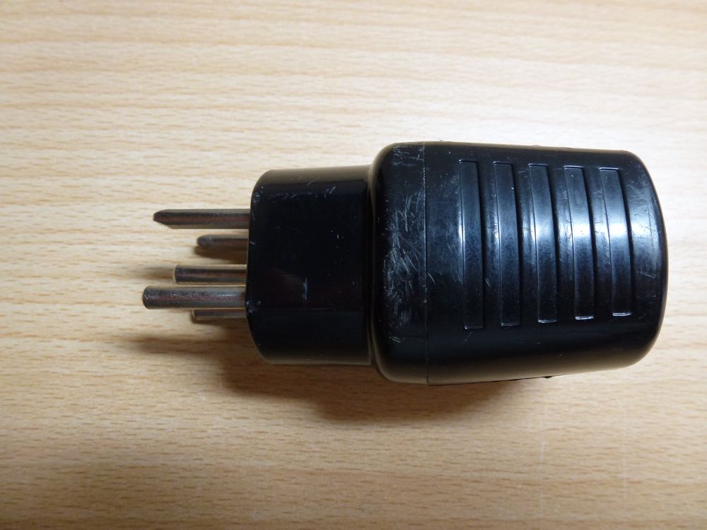 Stecker Typ15 schwarz (Gebraucht) in Hombrechtikon für CHF 1 – mit ...