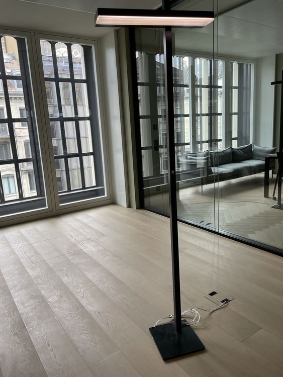 Esse-Ci Schwarze Büro Stehlampe (Gebraucht) in Zürich für CHF 25 – nur Abholung auf Ricardo kaufen