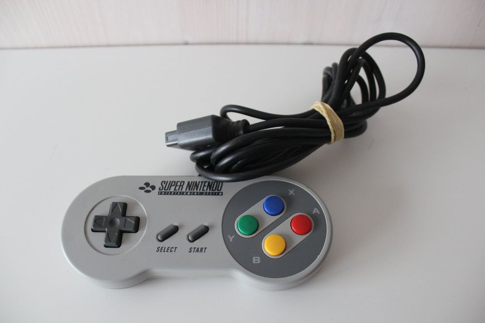 Original Super Nintendo SNES Controller (Gebraucht) in Ebertswil für ...