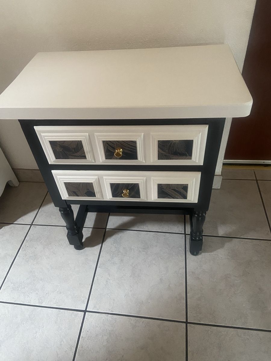 2 Petits meuble antique en bois massif bien relookée (D'occasion) à ...