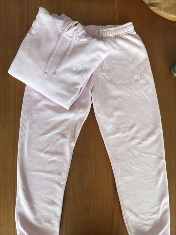 Ensemble jogging Nike rose S/M (Neuf (Voir description)) à Hermance ...