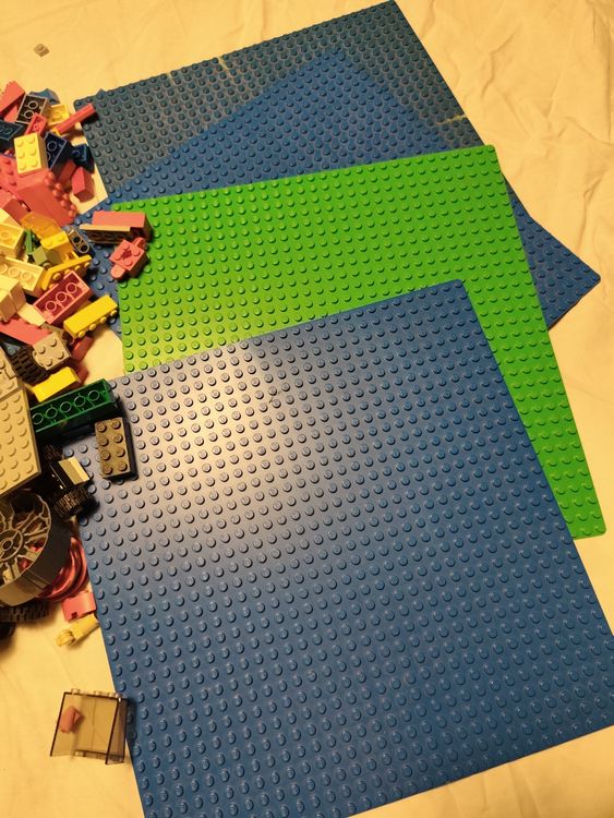 Lego Diverse 3Kilo plus 4 Grundplatten (Gebraucht) in Dürnten für CHF ...