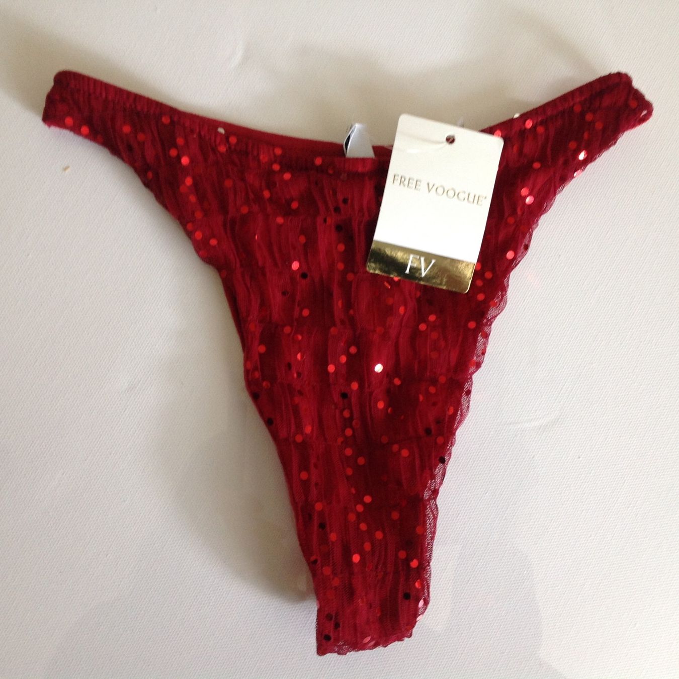 String neuf taille S (Neuf avec emballage d'origine) à Orbe pour CHF 15 ...