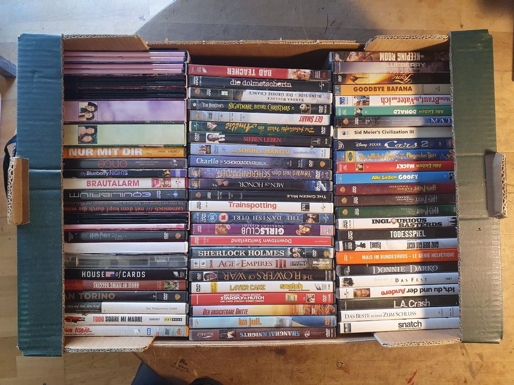 Eine Kiste DVDs div Genres (Gebraucht) in Zürich für CHF 10 – nur ...