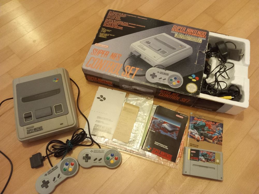 Super nintendo mit street fighter, 2 controller und ovp (Gebraucht) in ...