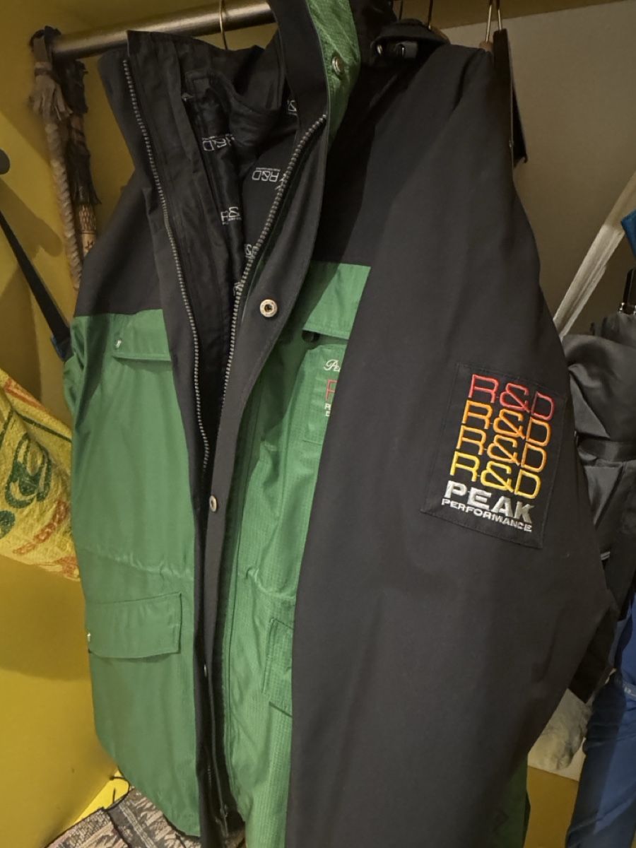 Winterjacke von Peak Performance, Top Zustand, Grösse M (Gebraucht) in ...