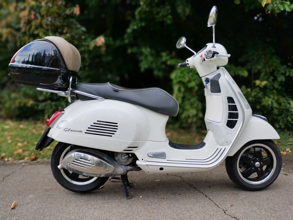Piaggio Vespa GTS Super 300 (Gebraucht) in Zürich für CHF 2800 – nur Abholung auf Ricardo kaufen
