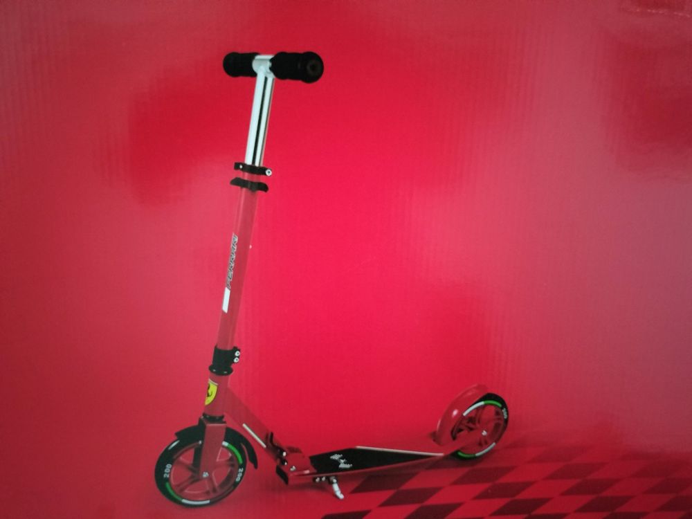 Scooter Original Ferrari Look High-End (Tretroller) (Neu und ...