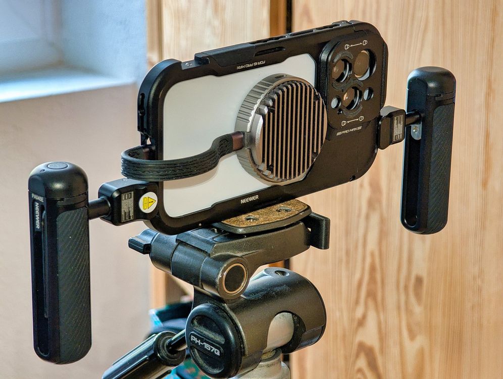 Kit Pro de Tournage pour iPhone 16 Pro Max avec SSD 1TB (D'occasion) à ...