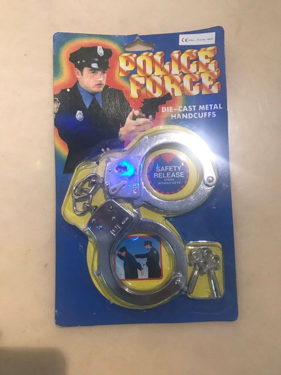 Handschellen für kinder oder fasnacht (Neu und originalverpackt) in ...
