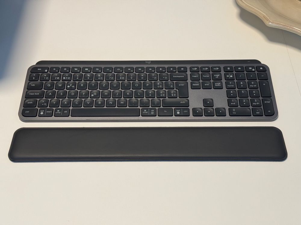 Logitech MX Keys Plus (Gebraucht) in Sion für CHF 60 – mit Lieferung ...