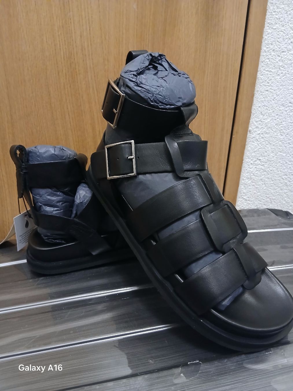 Sandales hautes en cuir de la marque Zign jamais portées (Neuf avec ...