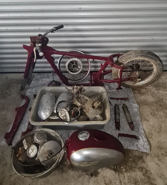 Jawa 250 ccm Baujahr 1956 ,Scheunenfund ,Oldtimer, Motorrad (Defekt) in ...