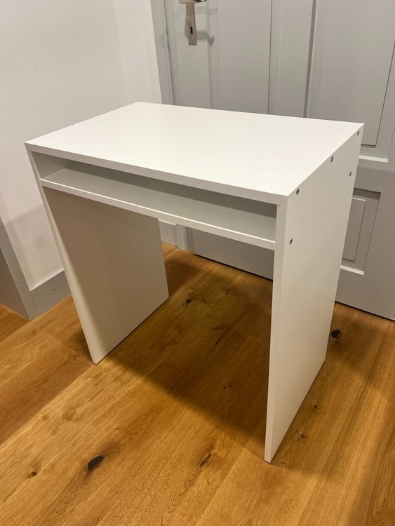 Pult / Tisch mit praktischer Ablage, weiss (Gebraucht) in Zürich für ...